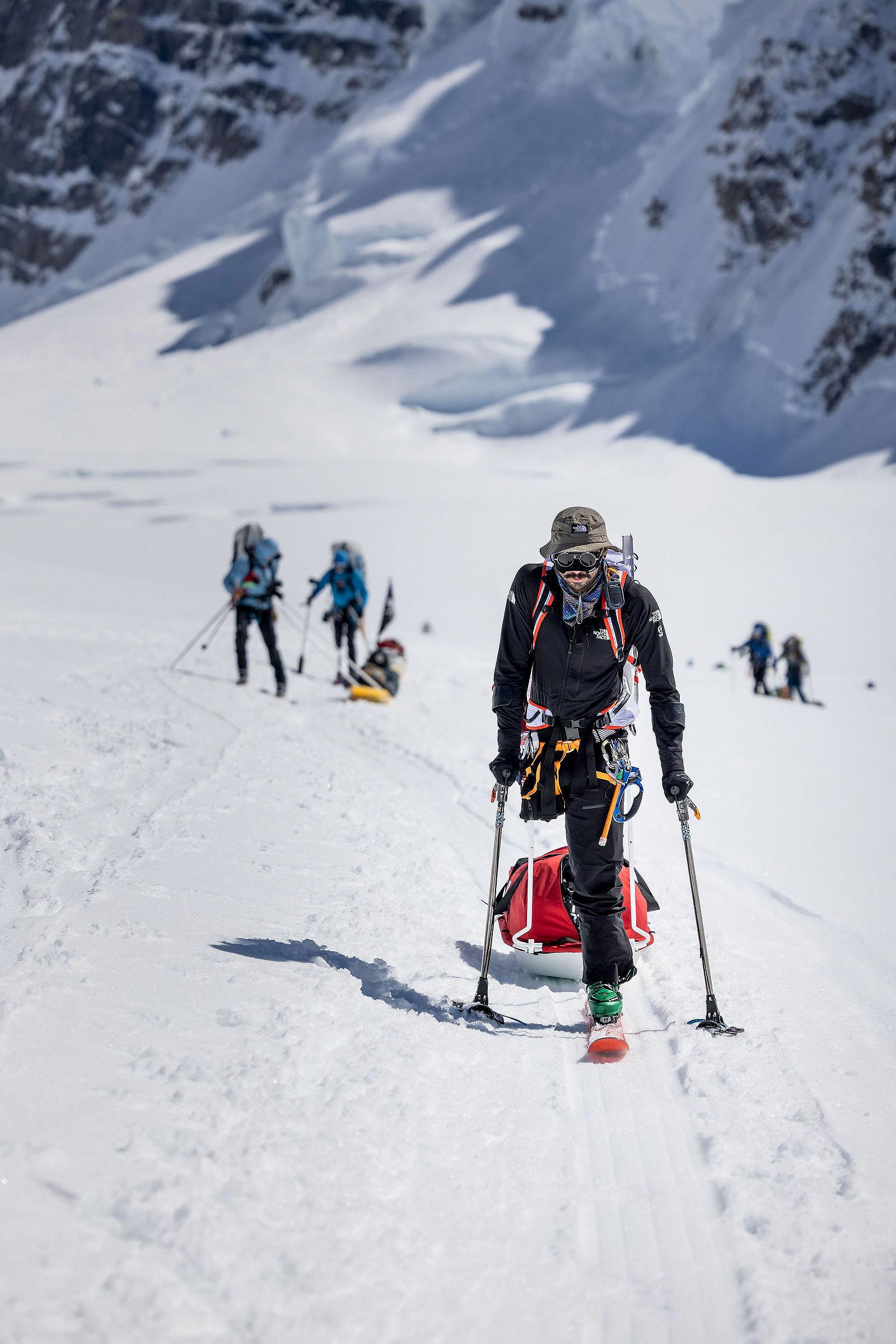 Ostoppbara Vasu Sojitra - Åka Skidor