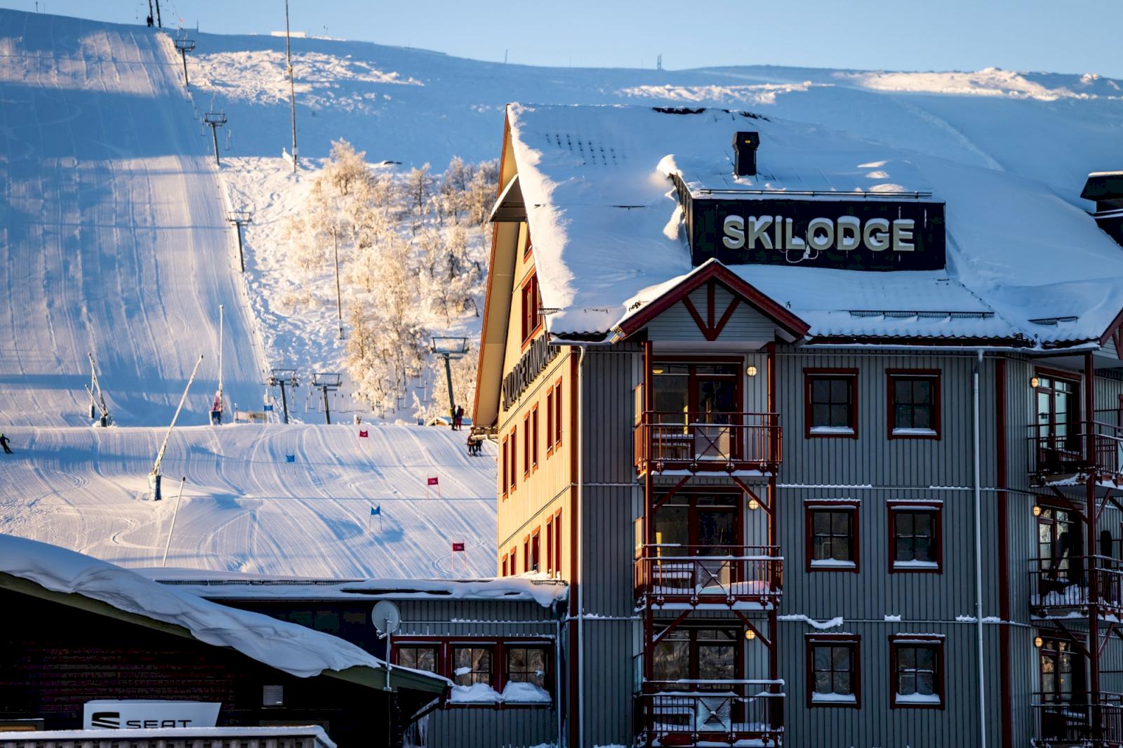 Jobba på svensk skidort i vinter - Åka Skidor